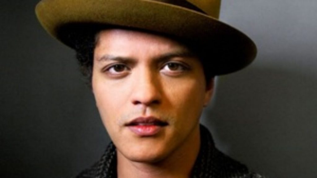 Bruno Mars Wiki: Age, Height, Girlfriend (Jessica Caban), Kids, Music ...