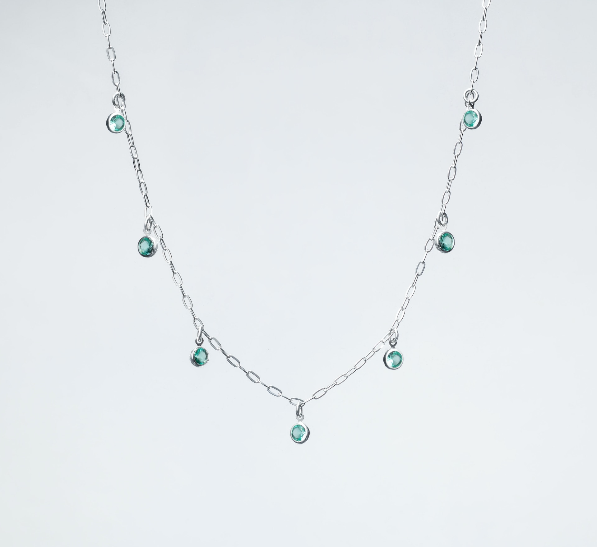 5 Gemstone Necklaces for A Unique Look - Radar Magazine